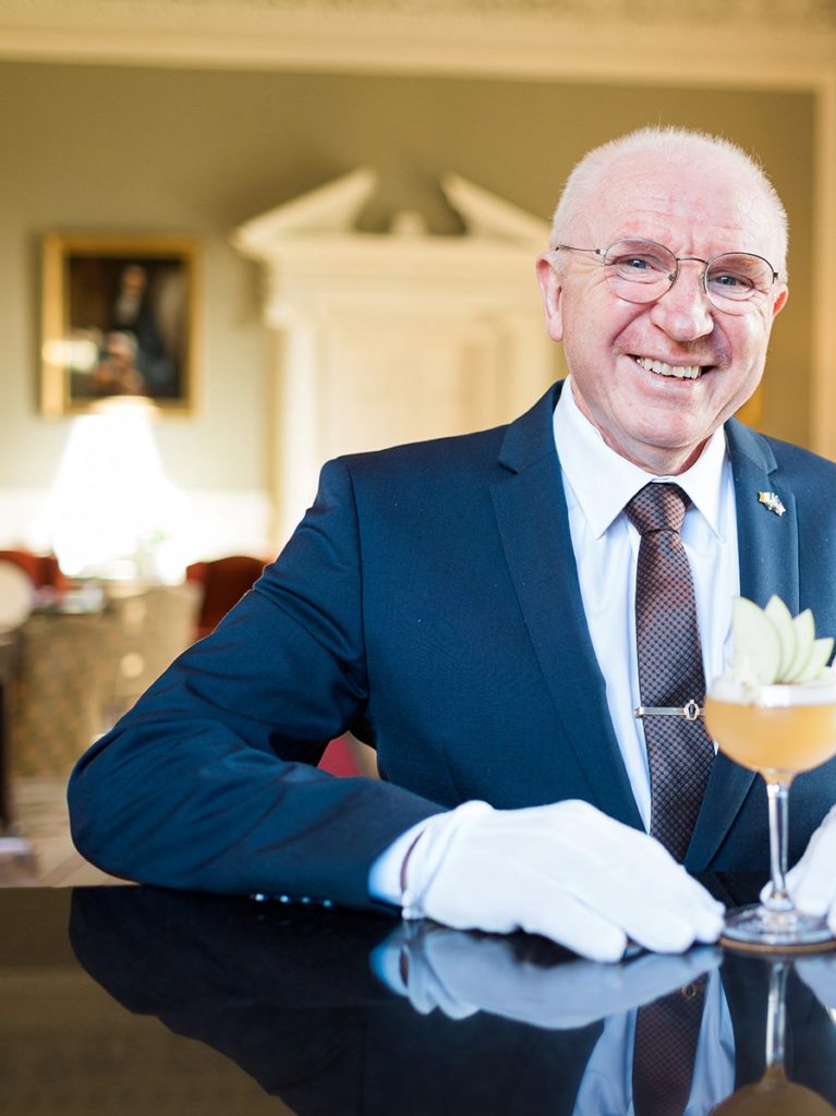 Knight's Bar | Pubs In Cork | 5 Star Castlemartyr Resort Hotel